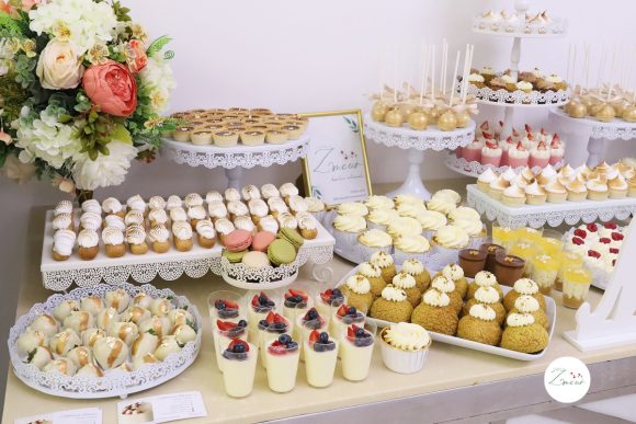 Cele mai populare prajituri la candy bar/dessert table - Cristina ...